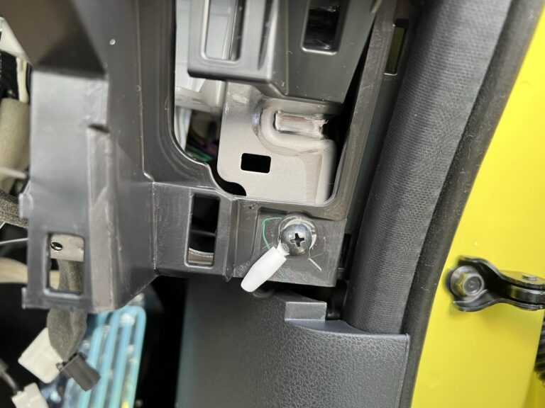 フェアレディZ(Z35:日産)に360度ドラレコを取り付けた方法。電源はオプション配線から | DIYでプチカスタム