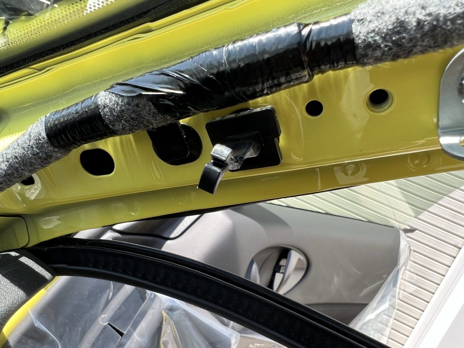 フェアレディZ(Z35:日産)に360度ドラレコを取り付けた方法。電源はオプション配線から | DIYでプチカスタム