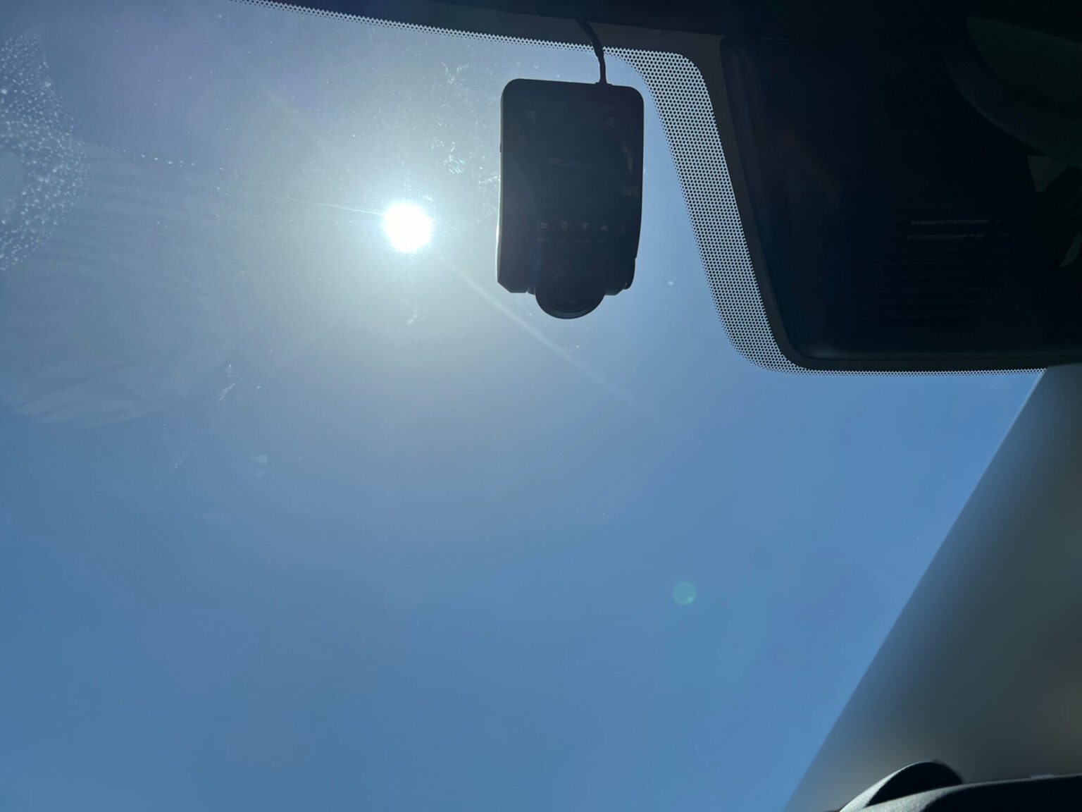 フェアレディZ(Z35:日産)に360度ドラレコを取り付けた方法。電源はオプション配線から | DIYでプチカスタム