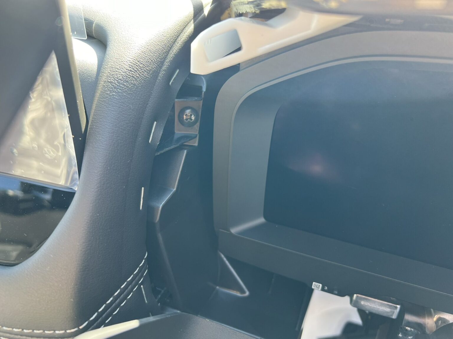 エクストレイル(T33:日産)に、走行中でもテレビが見れるTVキット(TVキャンセラー)を取り付ける方法・やり方 | DIYでプチカスタム