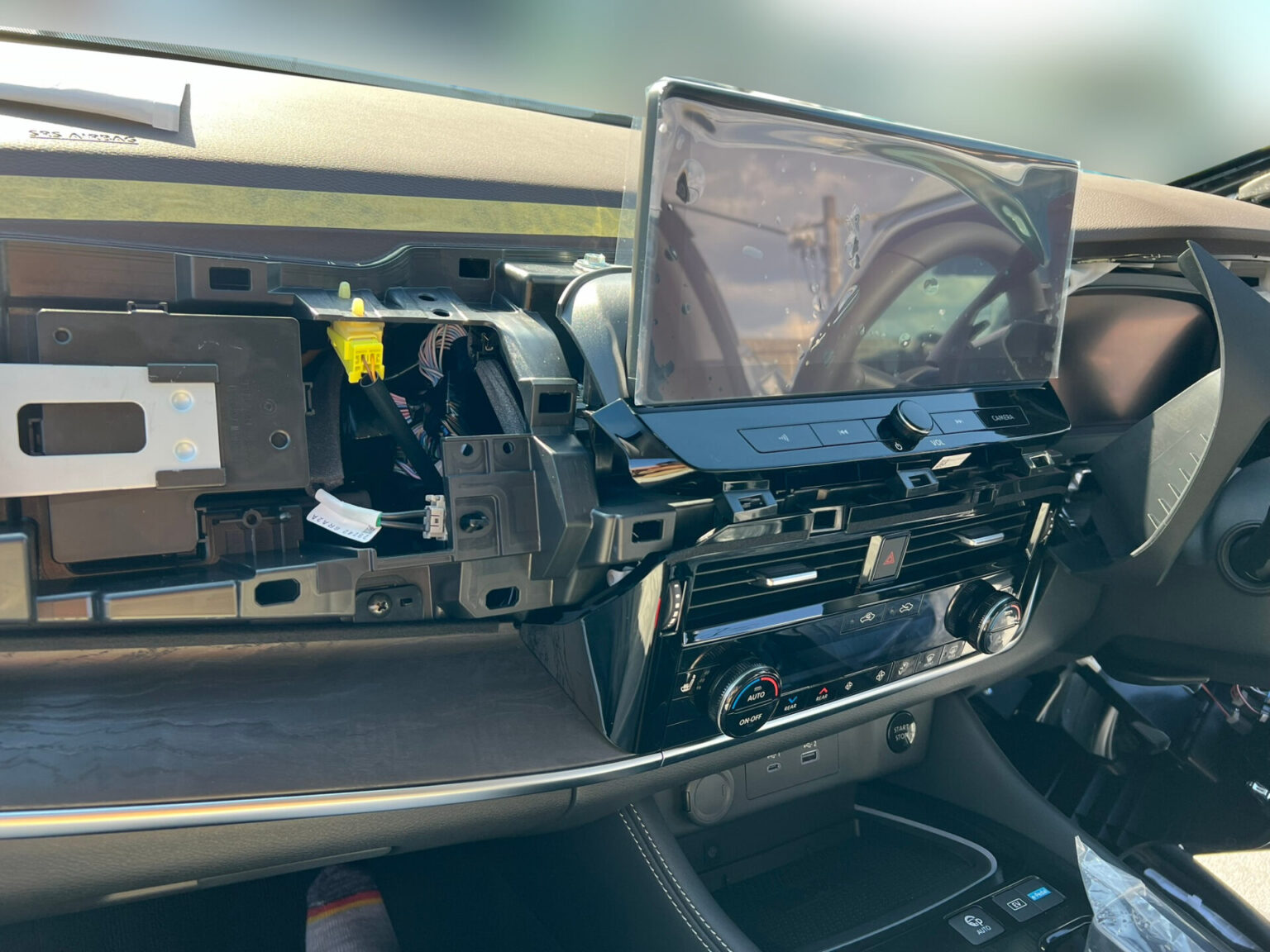 エクストレイル(T33:日産)に、走行中でもテレビが見れるTVキット(TVキャンセラー)を取り付ける方法・やり方 | DIYでプチカスタム