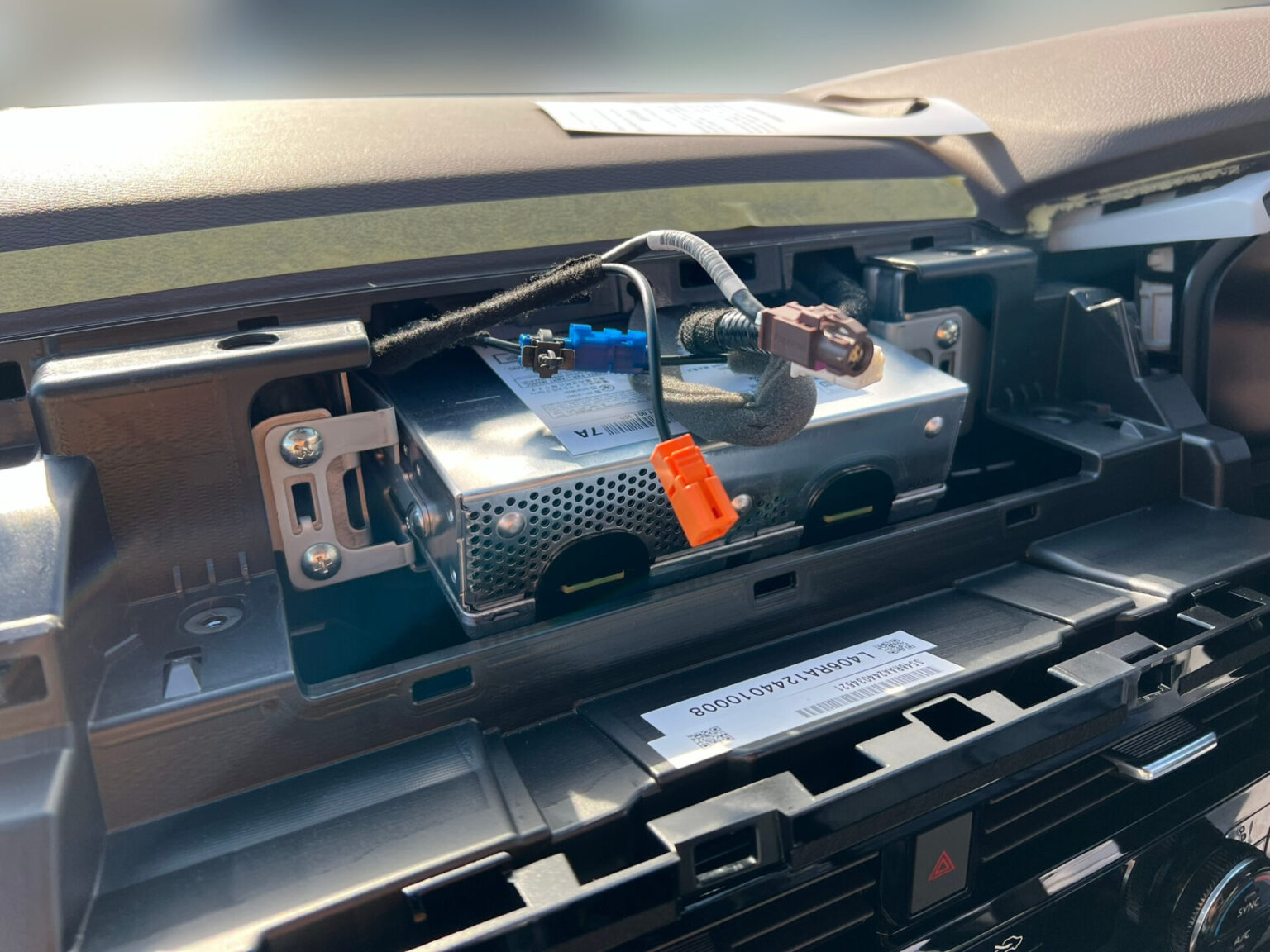 エクストレイル(T33:日産)に、走行中でもテレビが見れるTVキット(TVキャンセラー)を取り付ける方法・やり方 | DIYでプチカスタム