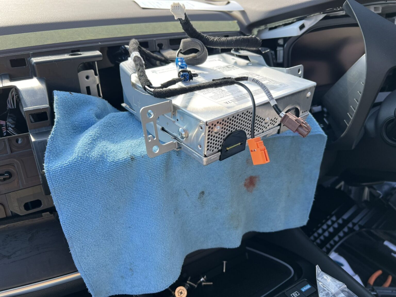 エクストレイル(T33:日産)に、走行中でもテレビが見れるTVキット(TVキャンセラー)を取り付ける方法・やり方 | DIYでプチカスタム