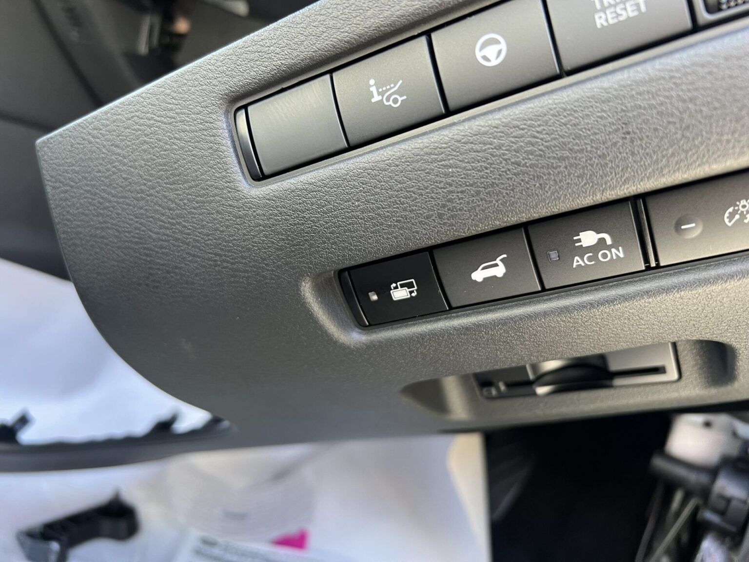 エクストレイル(T33:日産)に、走行中でもテレビが見れるTVキット(TVキャンセラー)を取り付ける方法・やり方 | DIYでプチカスタム